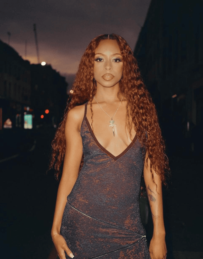 RAVYN LENAE STUNS ON LATE NIGHT TV DEBUT - SCOOPE